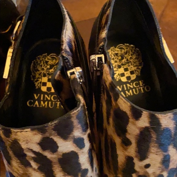 Vince Camuto | Shoes | Vince Camuto Black Leopard Booties Size 75 ...